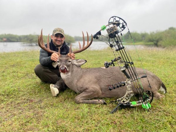 Adrian Chapa – Cola Blanca